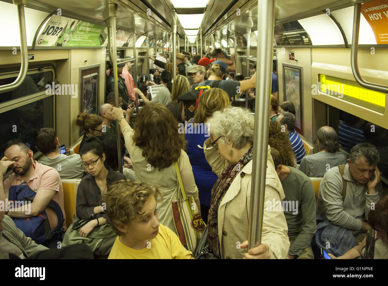 Train aux heures de pointe Banque de photographies et d’images à haute ...