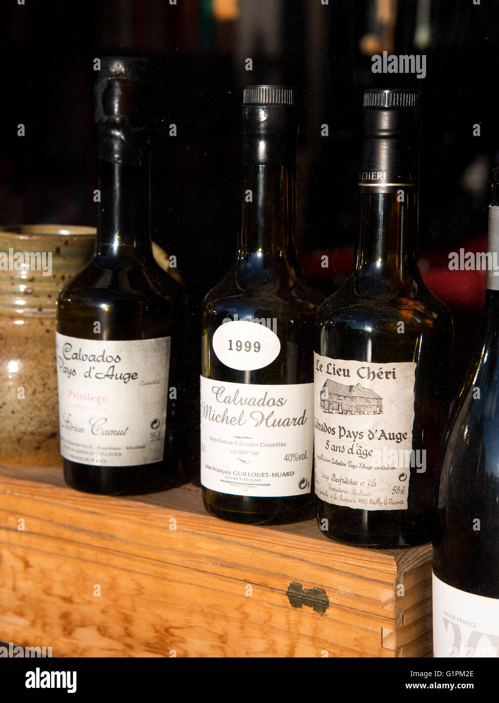 Bouteille de calvados bouteilles Banque de photographies et d’images à ...