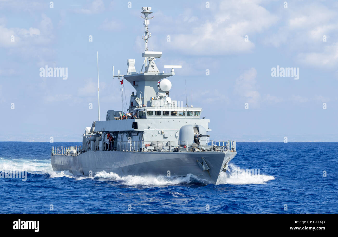 Navire marine nationale en mer Banque de photographies et d’images à ...