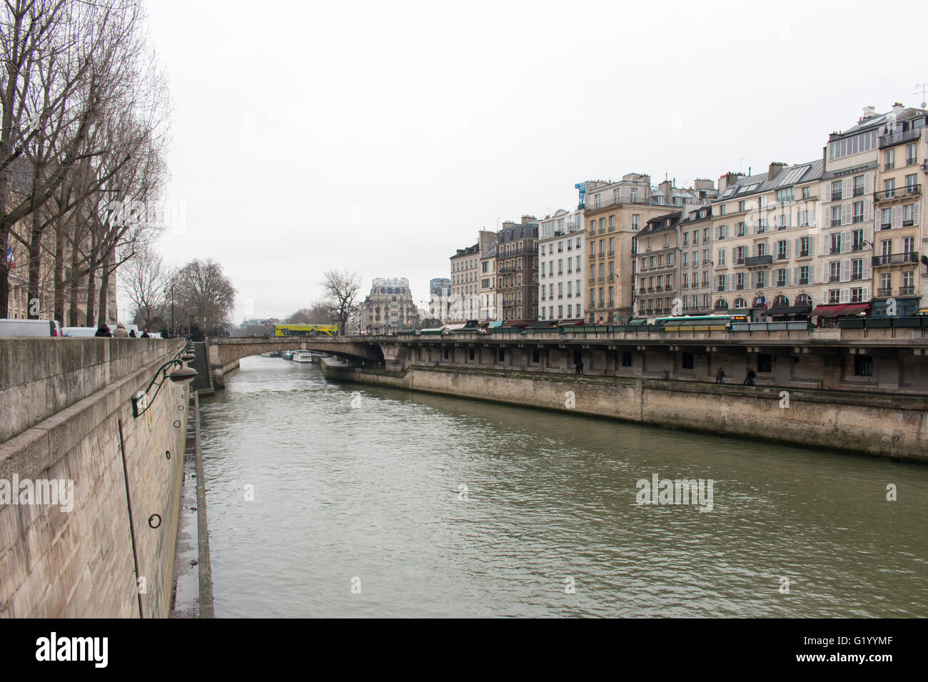 Paris by the pont saint michel Banque de photographies et d’images à ...