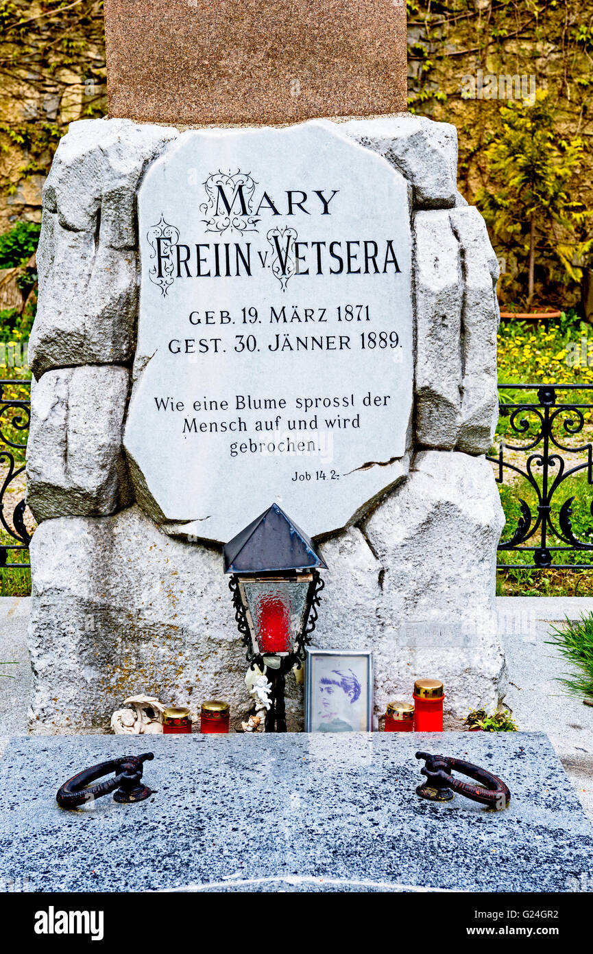 Tombe de Marie Vetsera (1871 - 1898), maîtresse du prince Rudolph ...