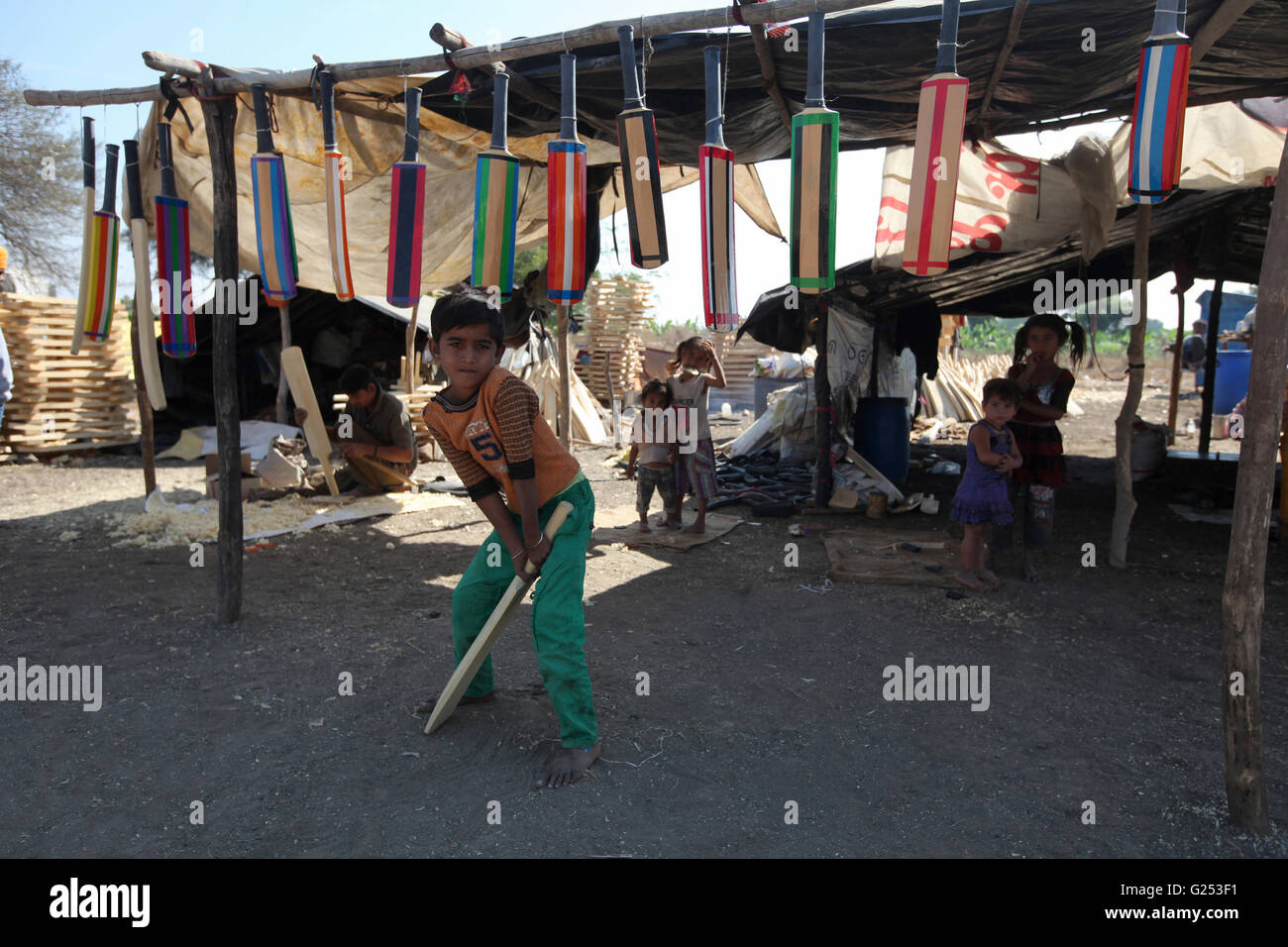 Cricket bat and ball vector Banque de photographies et d’images à haute ...