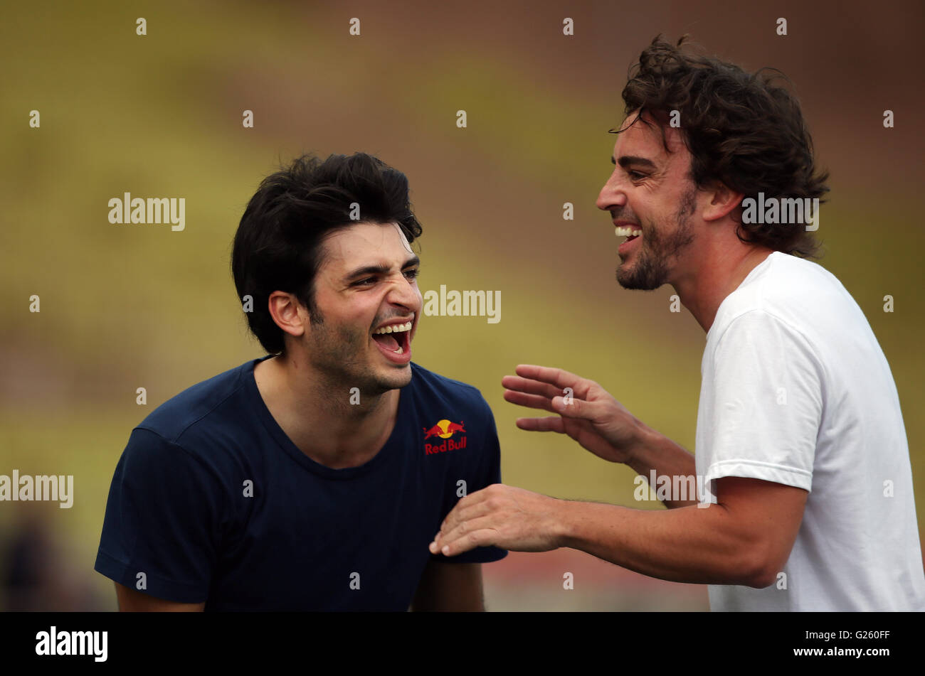 Carlos Sainz (à gauche) et Fernando Alonso durant les pilotes match de ...