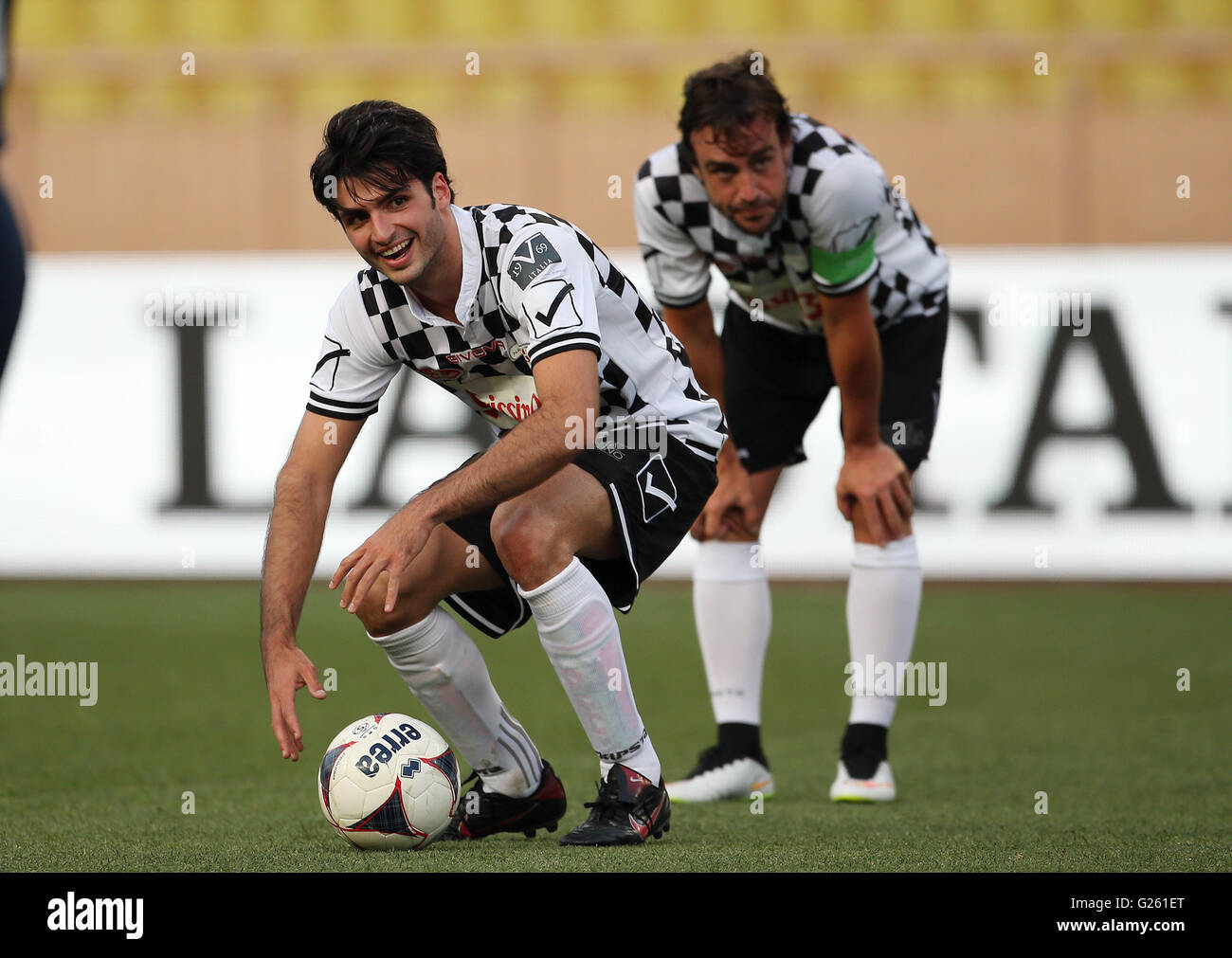 Carlos sainz pilotes match de football stade louis ii stadium Banque de ...