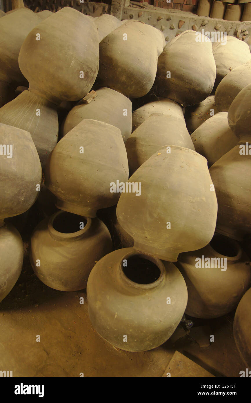 Vigan pottery Banque de photographies et d’images à haute résolution ...