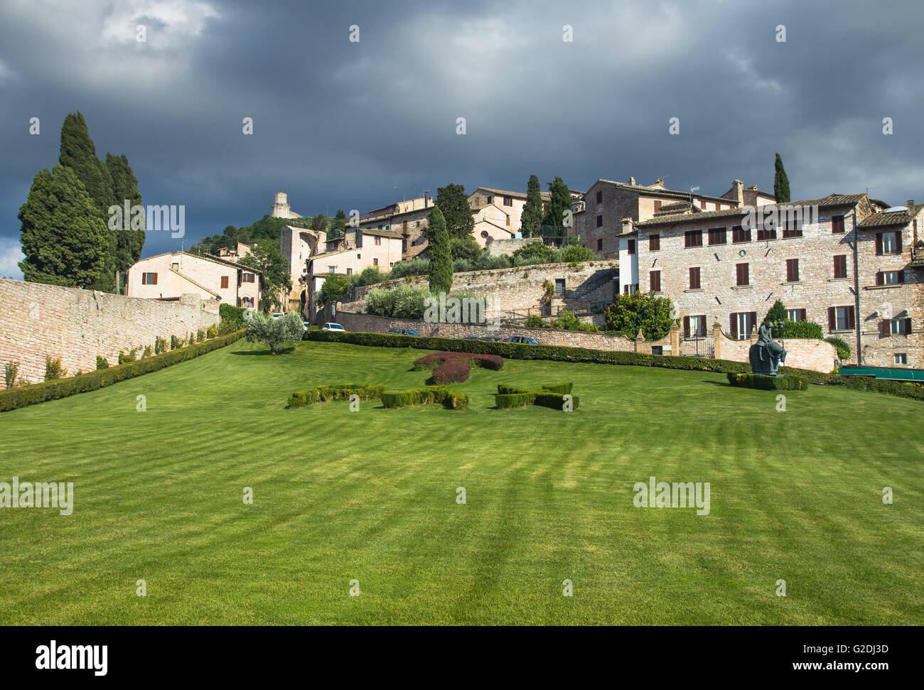 Assise. Vue depuis la Basilique Papale de Saint François d'assise ...