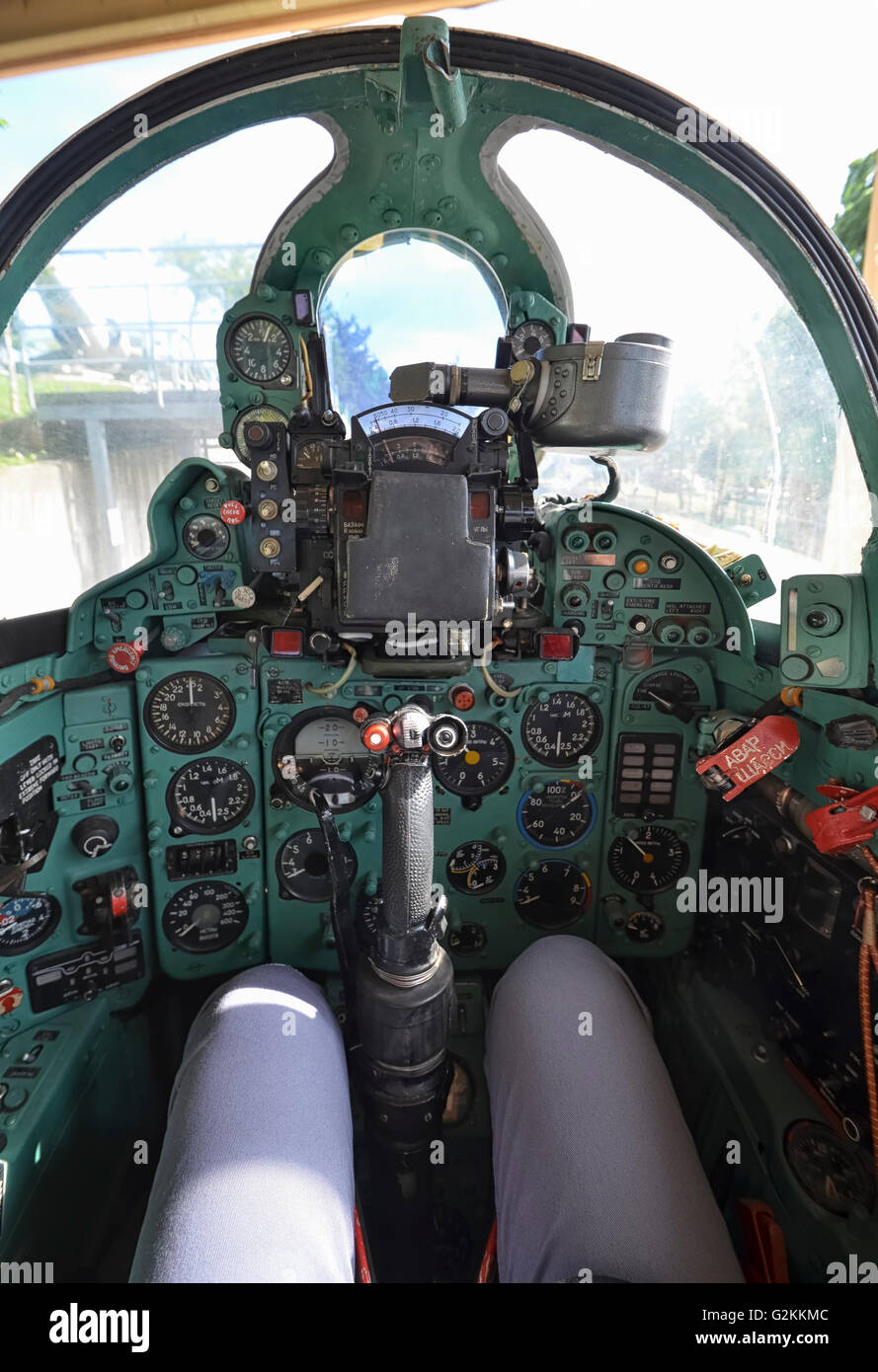 Mig 21 cockpit Banque de photographies et d’images à haute résolution ...