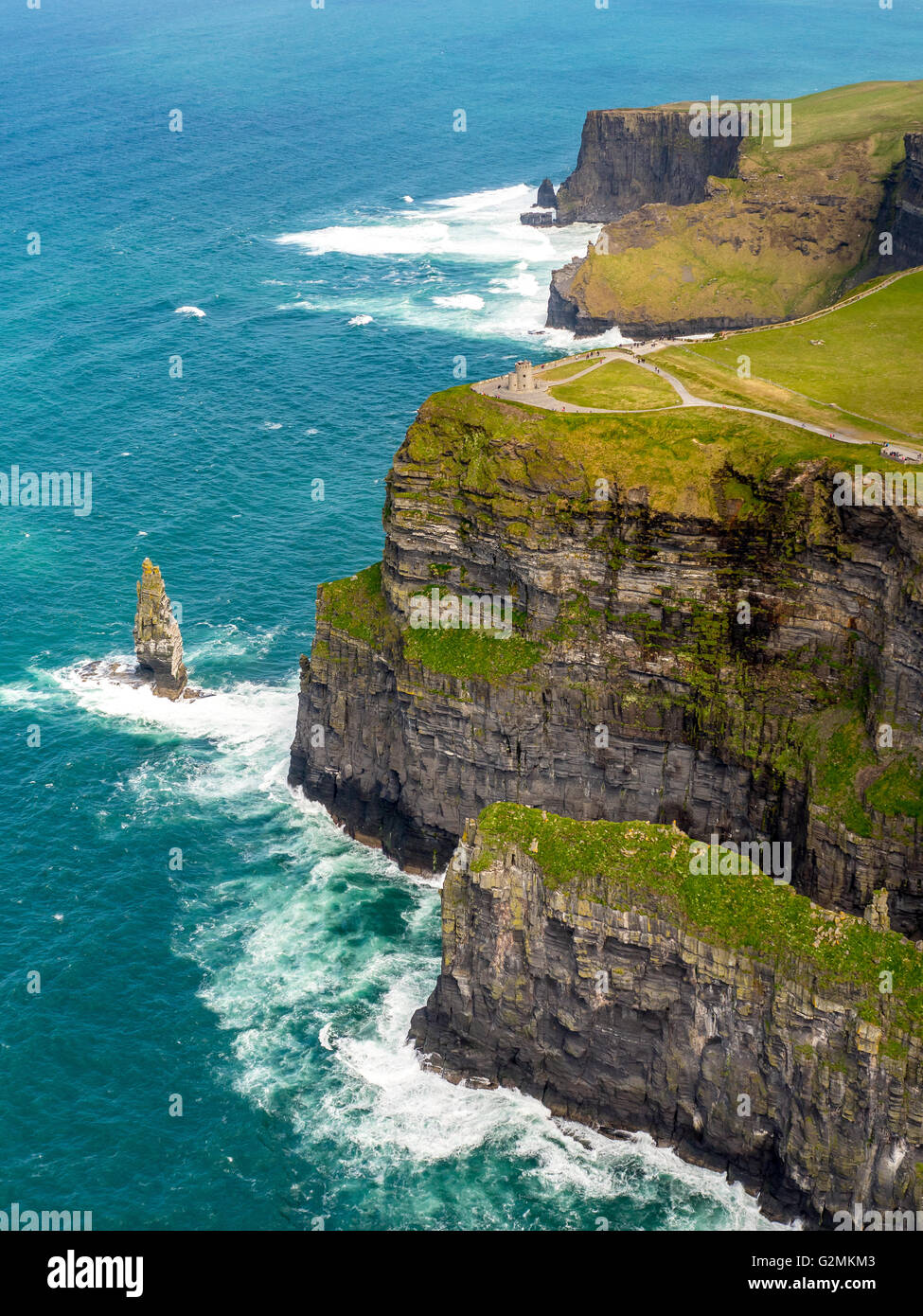 Vue aérienne, les Falaises de Moher, O'Brian's Tower, Tour d ...