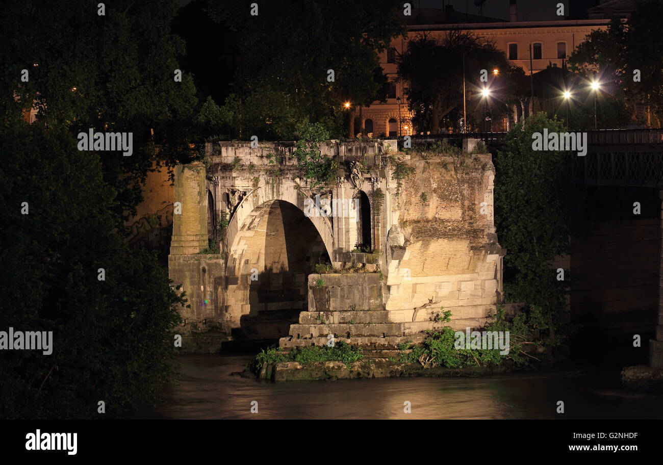 Ponte rotto roma Banque de photographies et d’images à haute résolution ...
