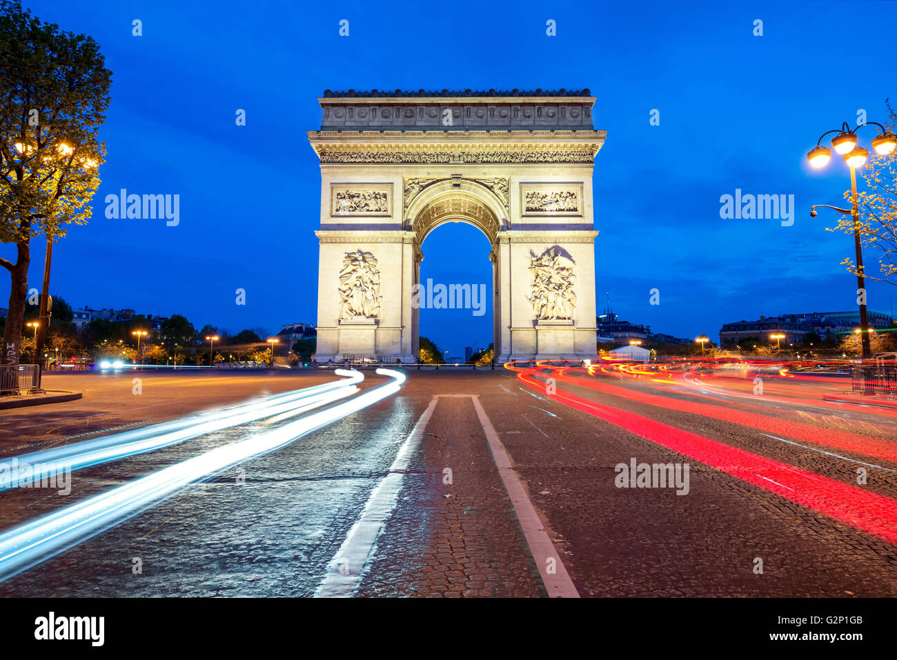 Arc de triomphe paris nuit Banque de photographies et d’images à haute ...