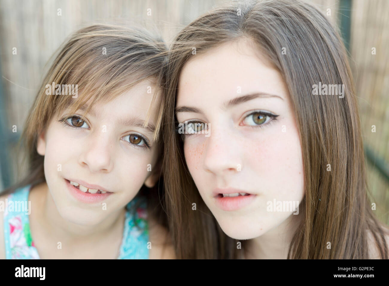 Portrait de deux soeurs Banque de photographies et d’images à haute ...