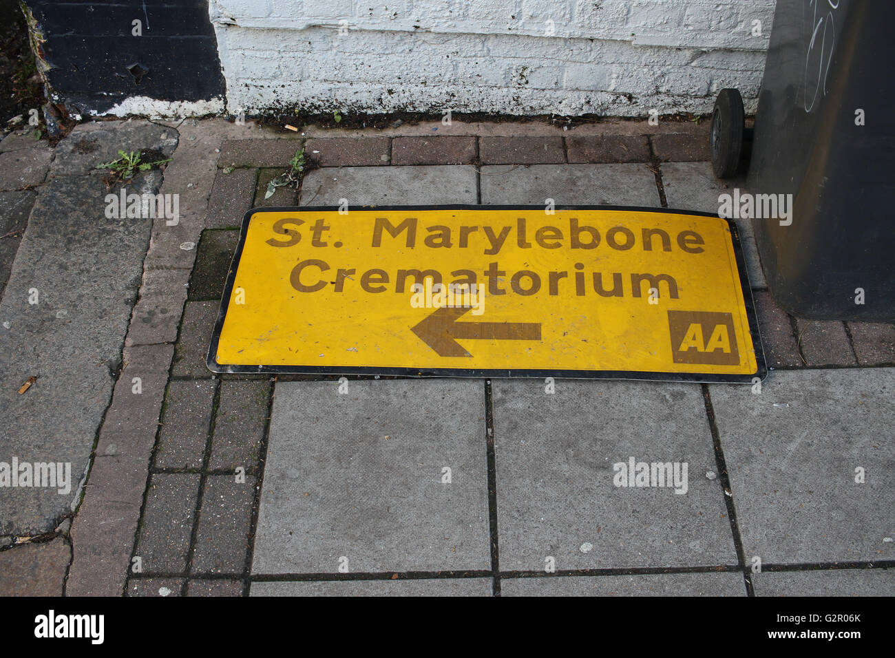 Crematorium sign Banque de photographies et d’images à haute résolution ...