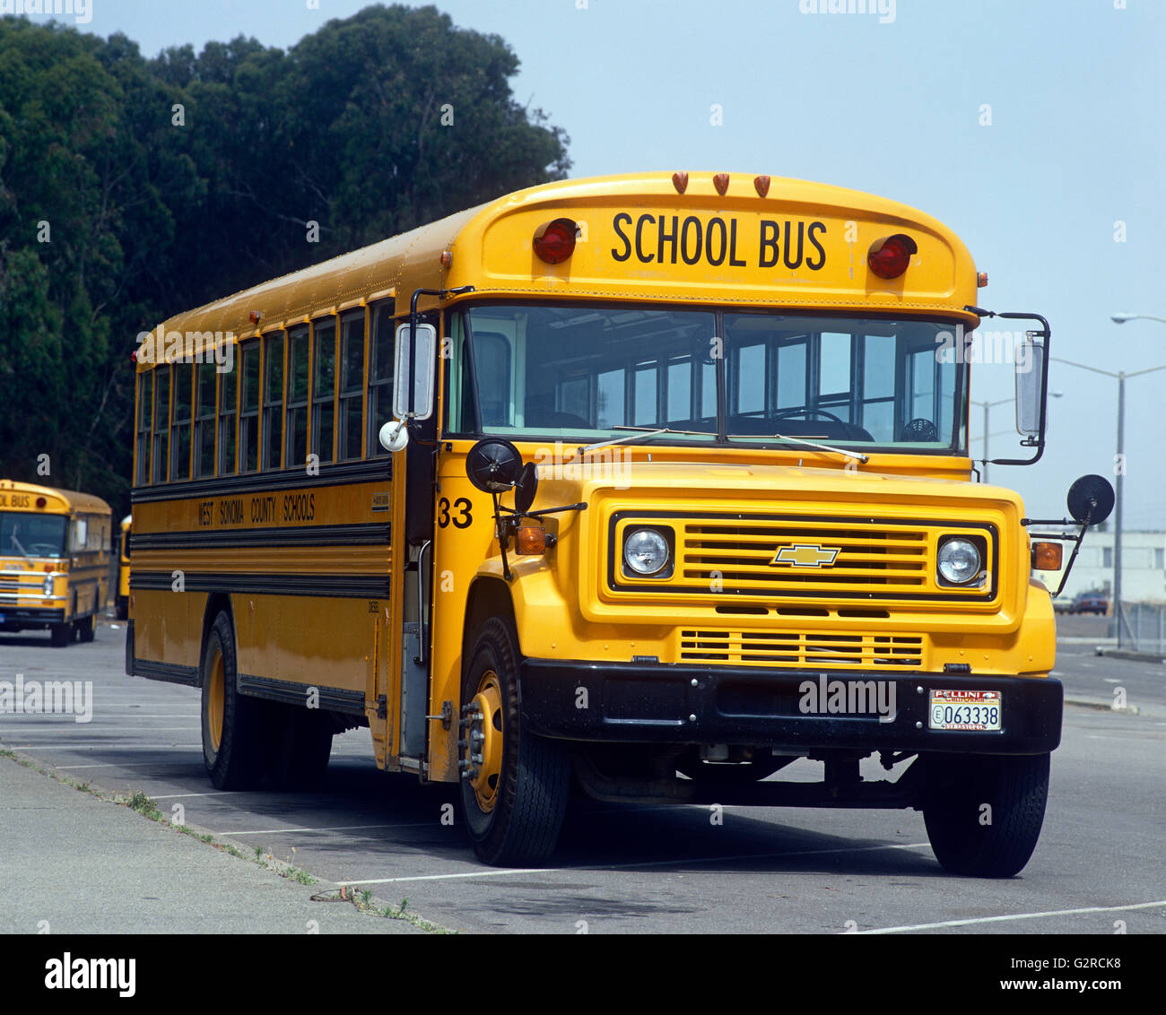 Un jaune vif American school bus Photo Stock - Alamy