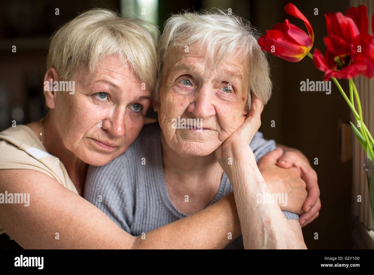 Une Mère âgée Et Sa Fille Adulte Banque De Photographies Et Dimages à