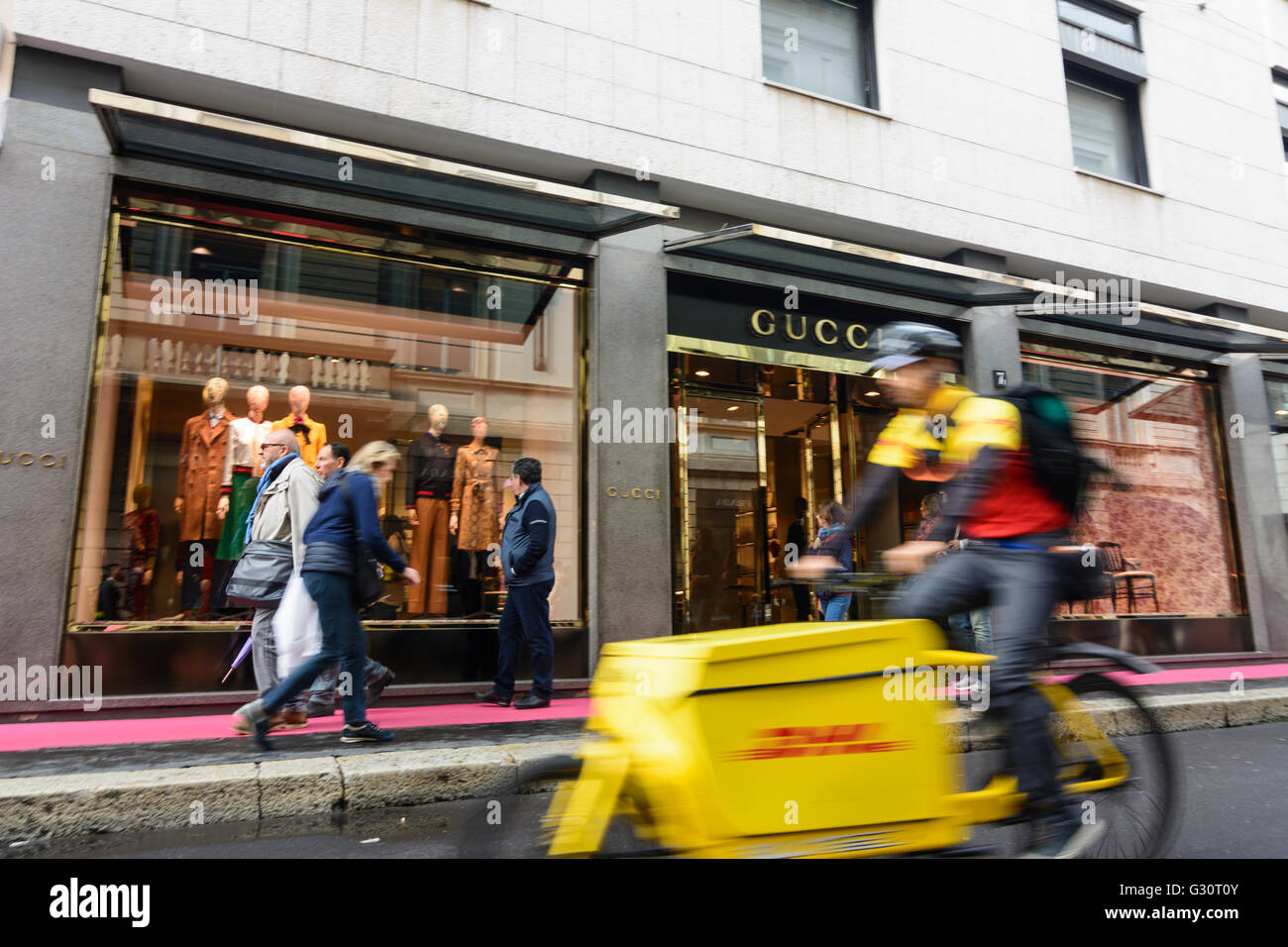 Gucci shop milan italy Banque de photographies et d’images à haute ...
