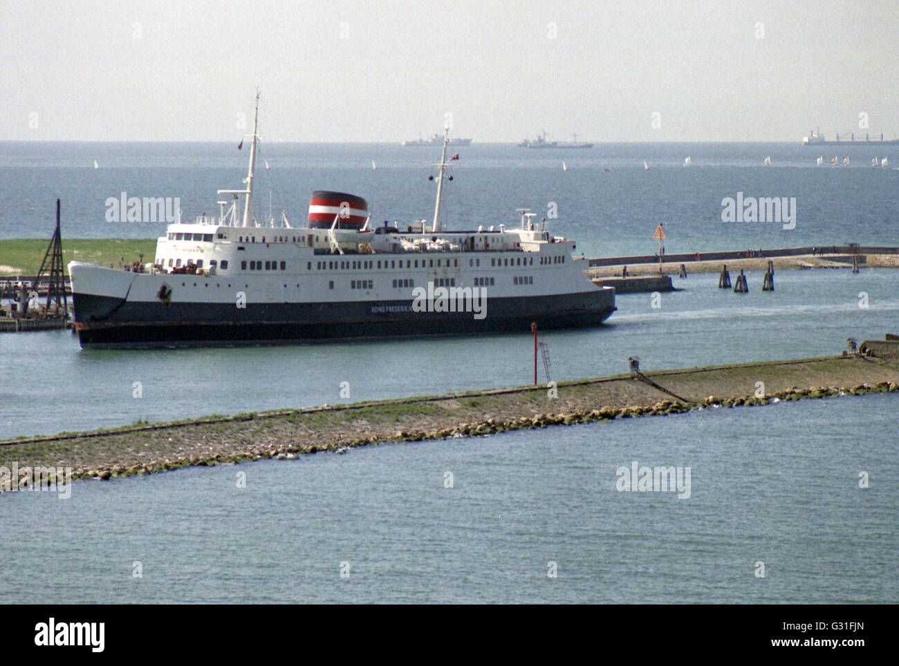 Rostock, DDR, ferry-boat Kong Frederik IX dans Ueberseehafen Rostock ...