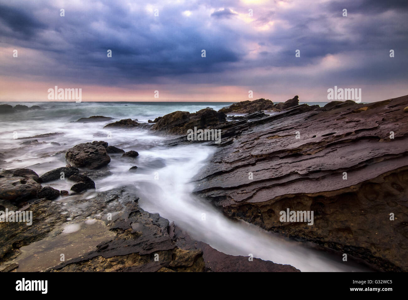 Plage de karang taraje bayah Banque de photographies et d’images à ...