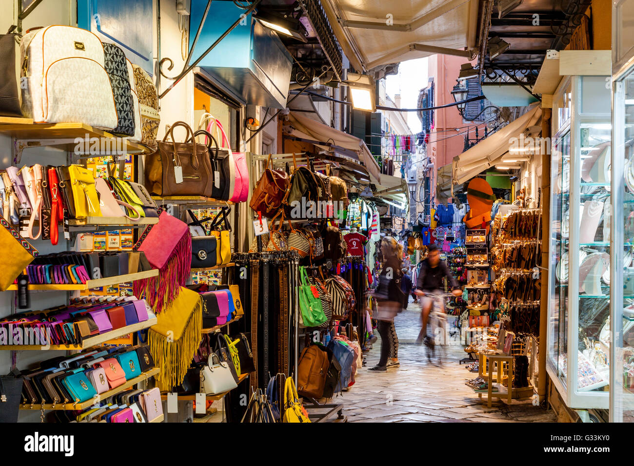 Shops in corfu old town Banque de photographies et d’images à haute ...