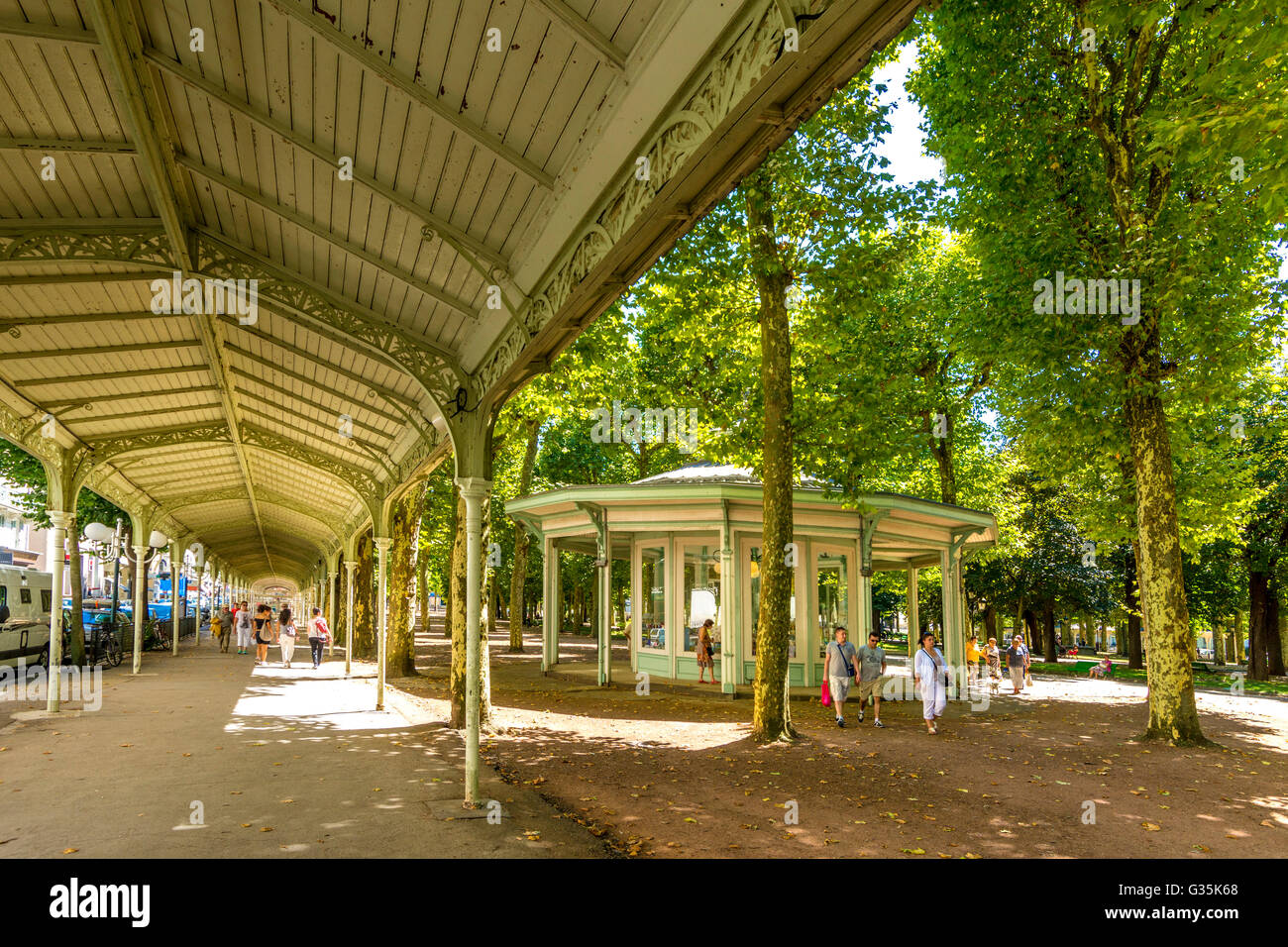 Pavilion dans le parc des Sources / parc Source, Vichy, Allier, France ...