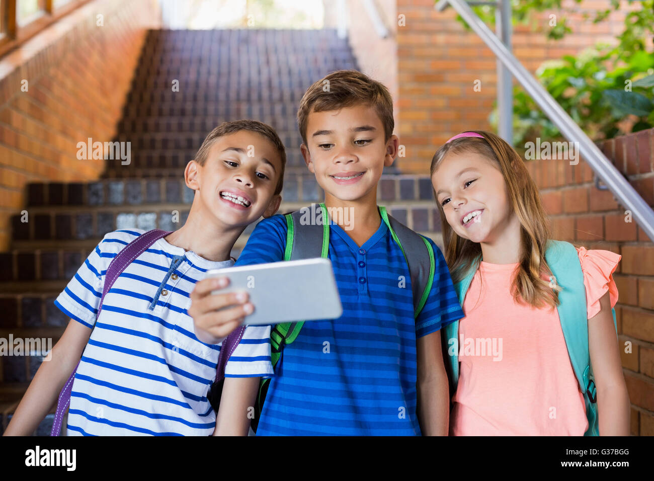 Selfie enfants Banque de photographies et d’images à haute résolution ...