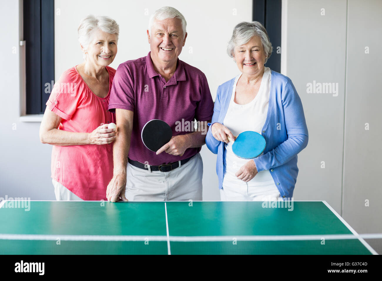 Ping Pong Senior Banque d'image et photos - Alamy