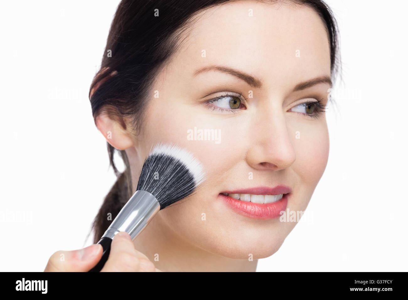 Woman applying makeup Banque de photographies et d’images à haute ...