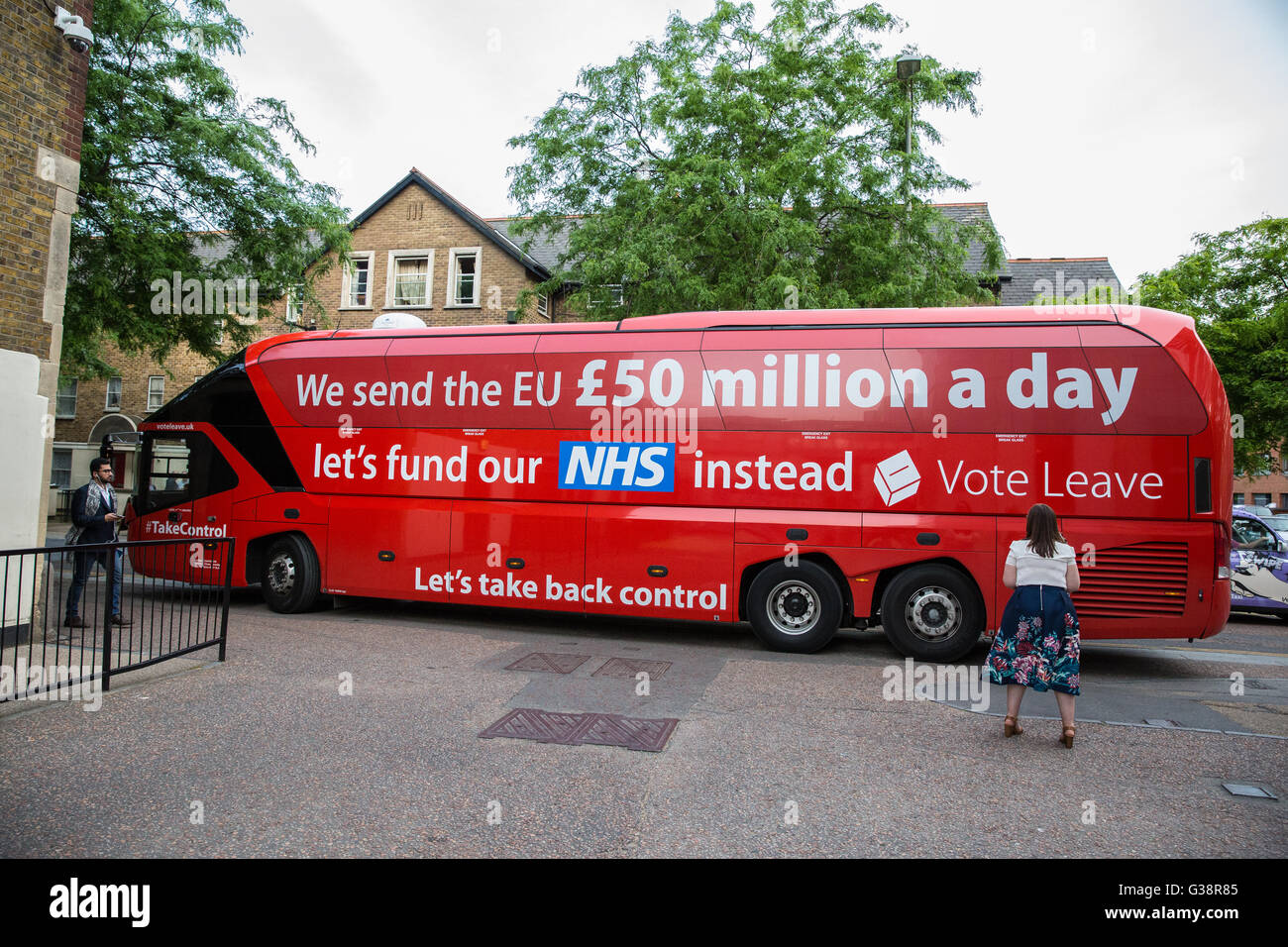 Voter quitter nhs bus Banque de photographies et d’images à haute ...
