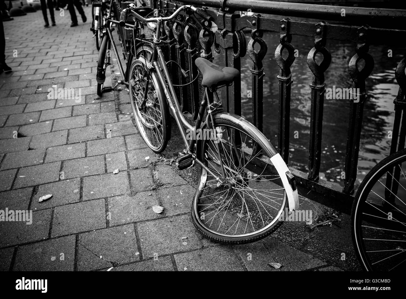 Vélo Cassé Banque d'images noir et blanc - Alamy