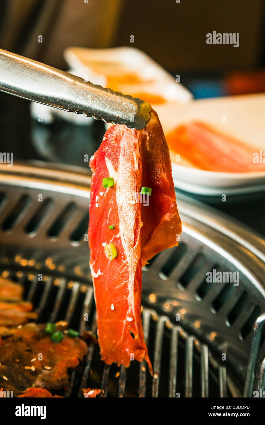 Korean charcoal barbecue Banque de photographies et d’images à haute ...