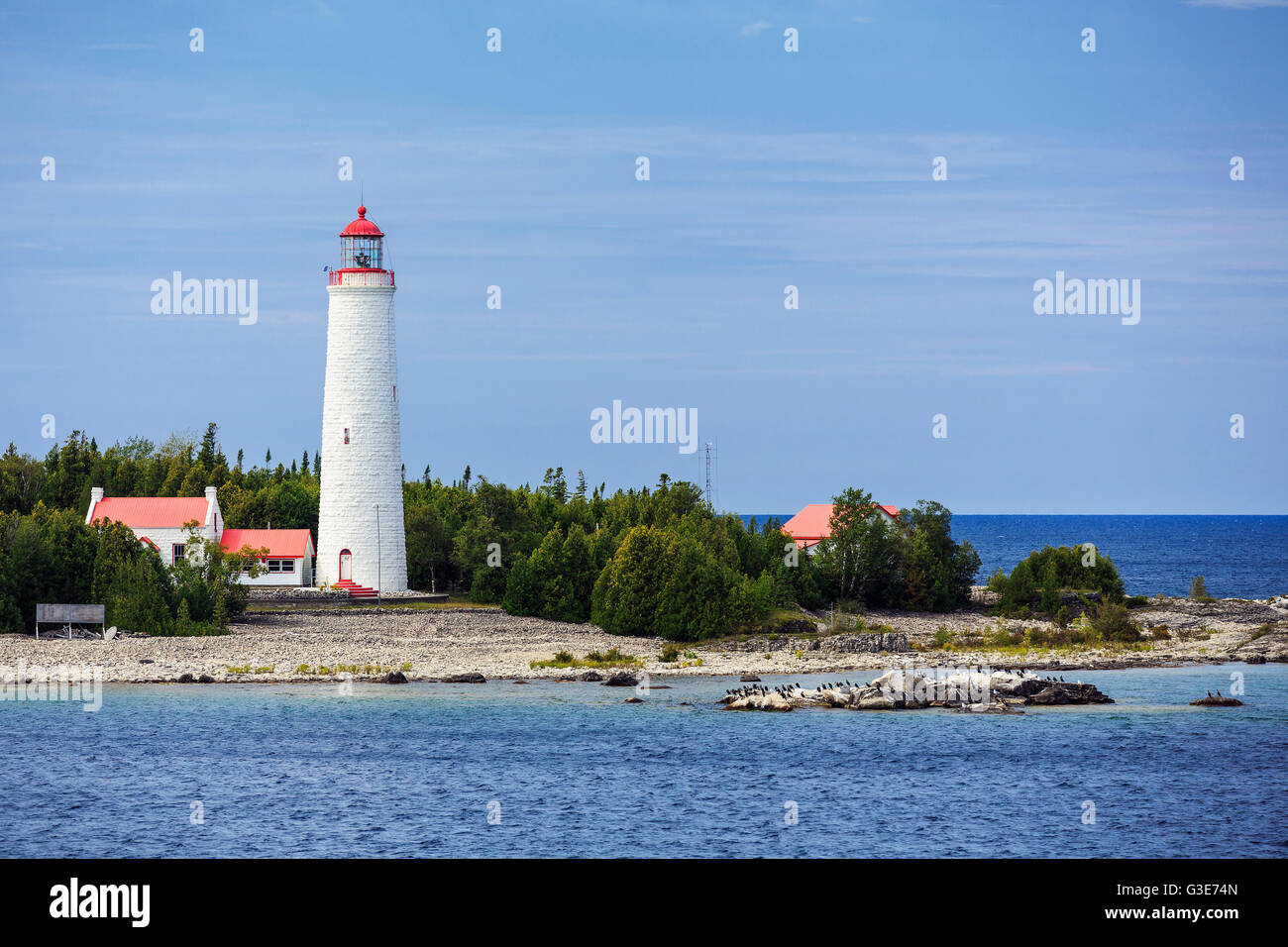 Le phare sur l'île Cove, parc marin national Fathom Five, la baie ...