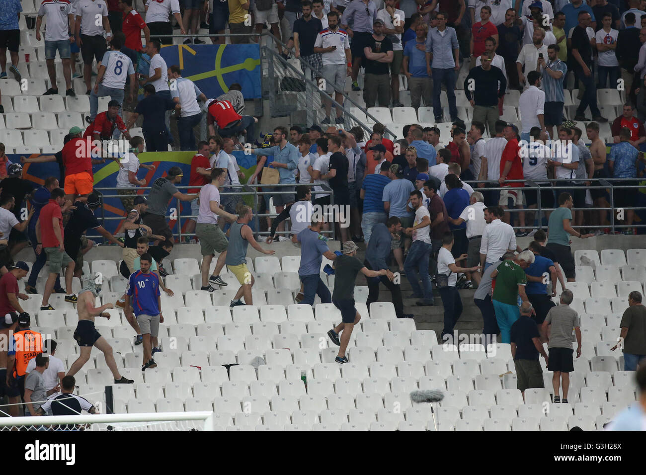 Hooligans marseille Banque de photographies et d’images à haute ...