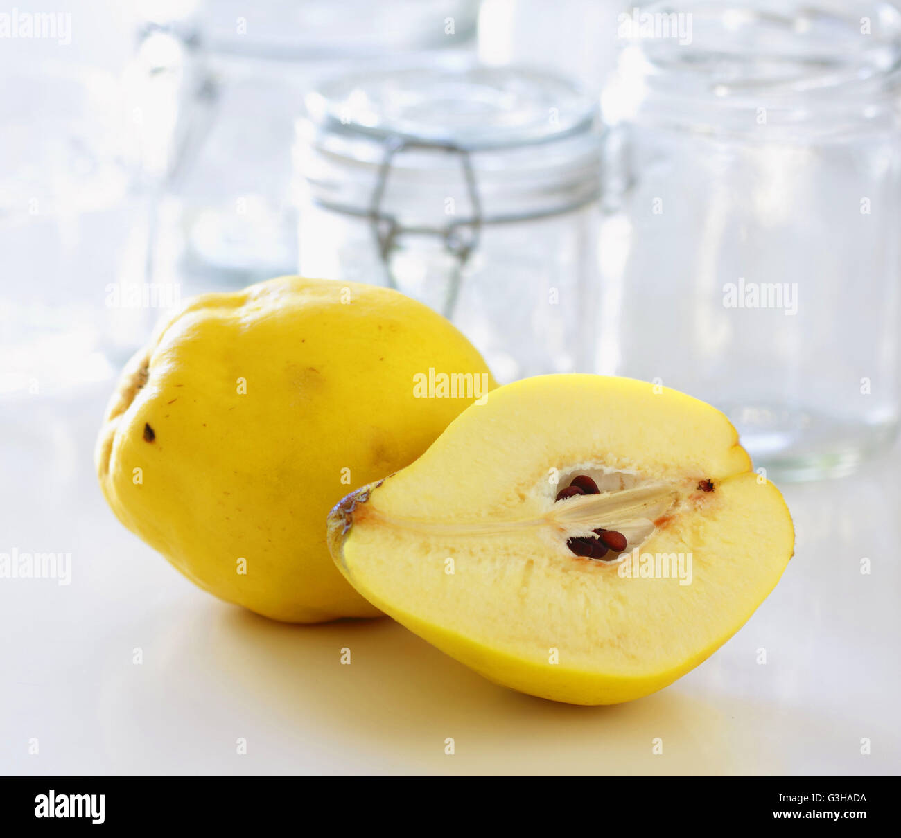 Fruit de coing Banque de photographies et d’images à haute résolution ...