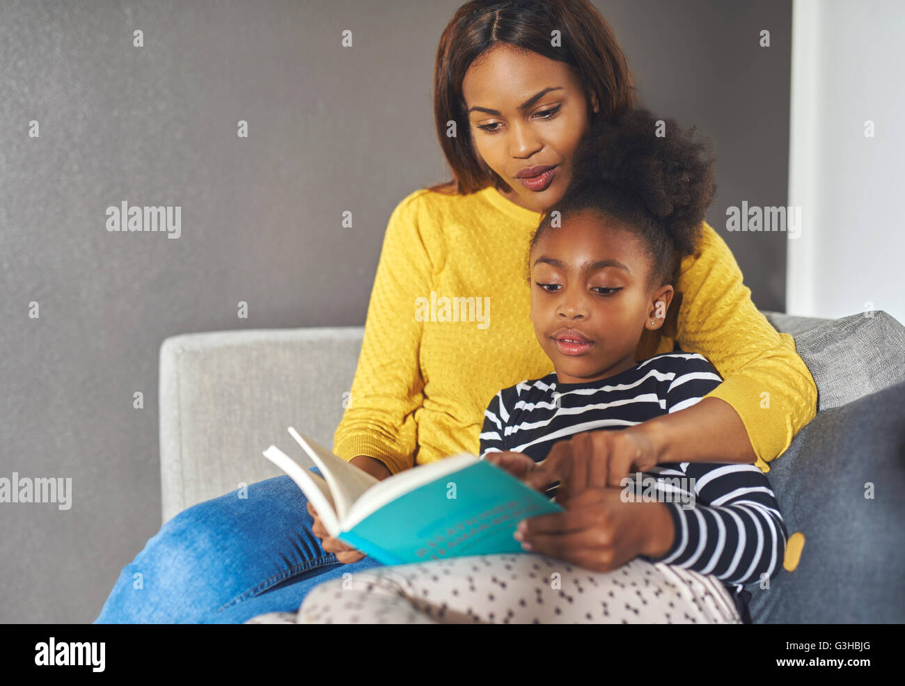 Parent enfant lecture Banque de photographies et d’images à haute ...
