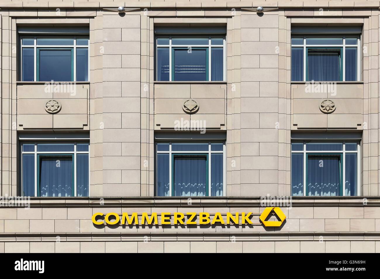Commerzbank logo Banque de photographies et d’images à haute résolution ...