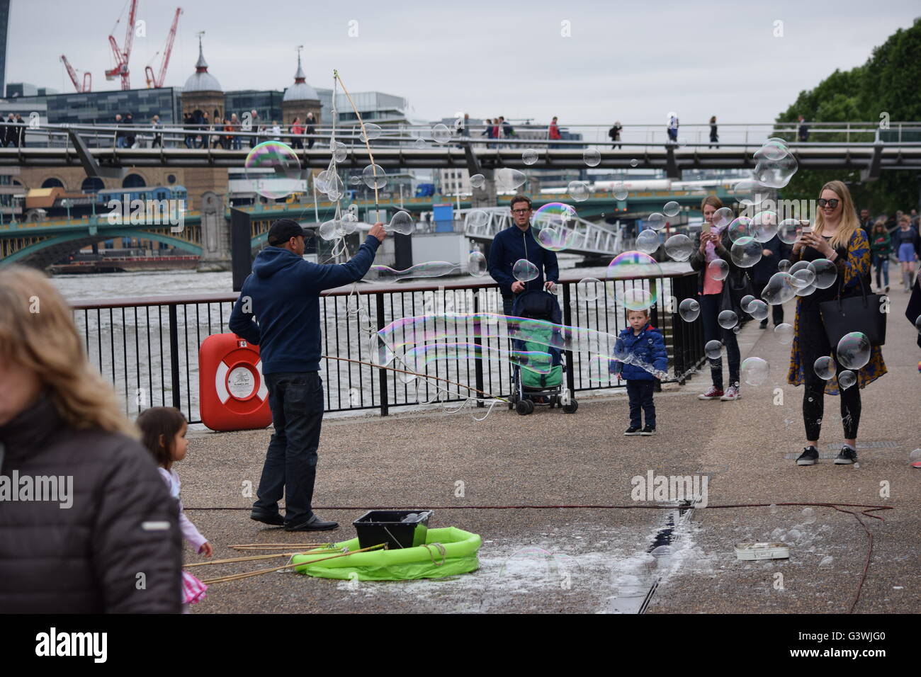 Bubble man Banque de photographies et d’images à haute résolution - Alamy