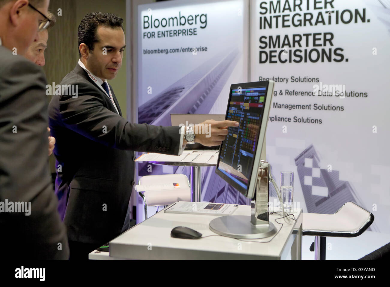Bloomberg computer Banque de photographies et d’images à haute ...