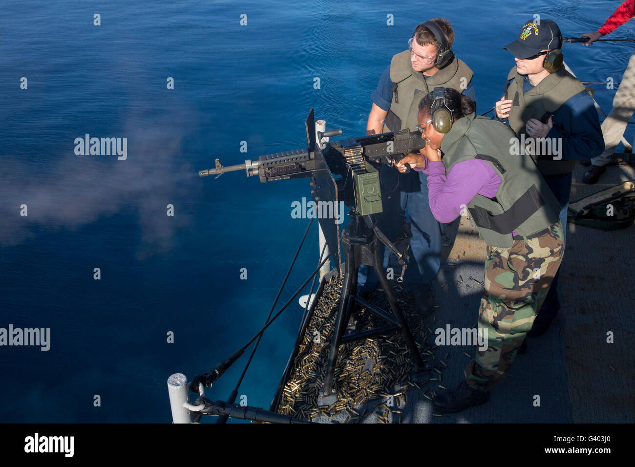 Les feux d'un aviateur M-240B machine gun pendant un exercice de tir ...