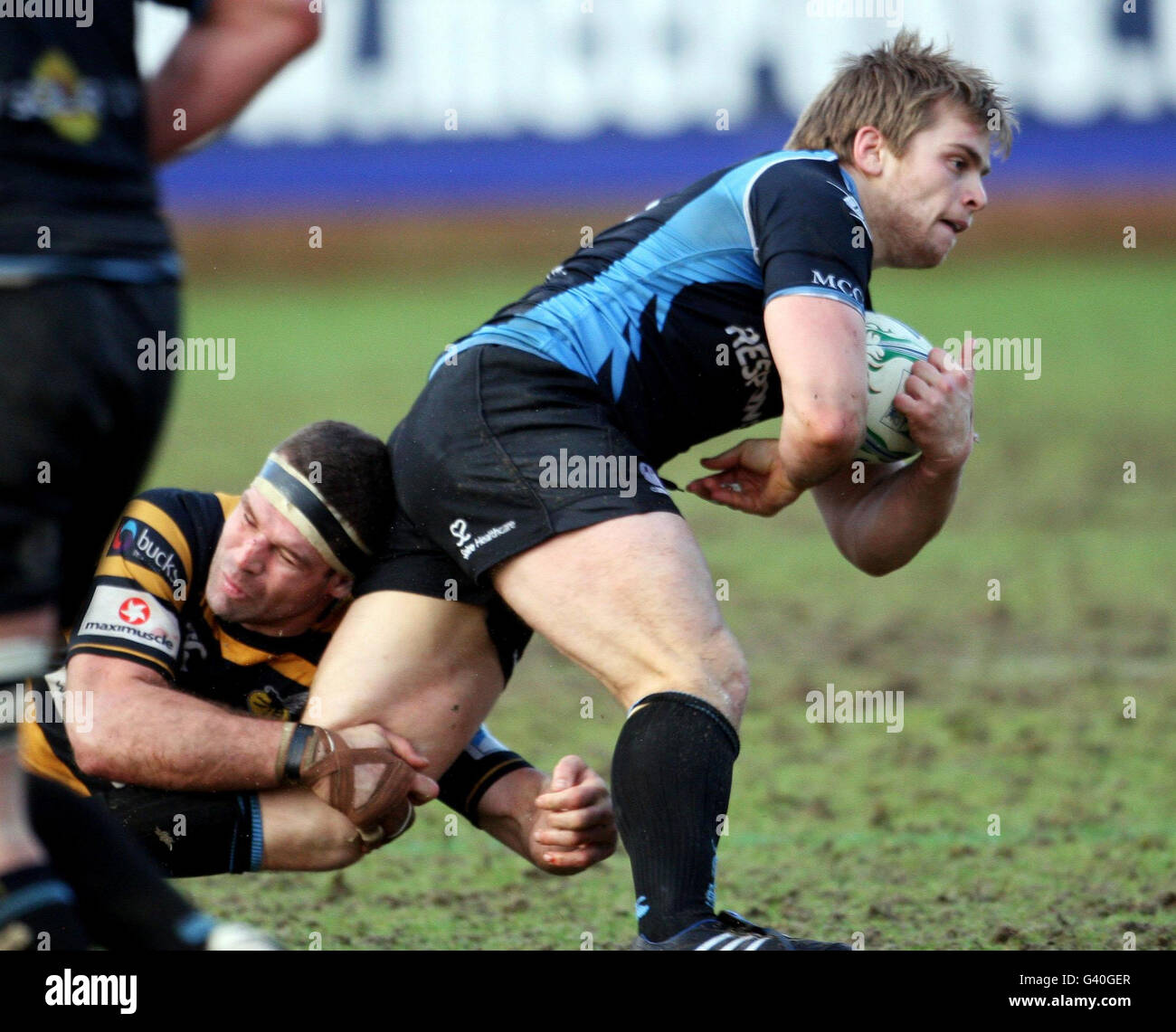 Pat MacArthur de Glasgow est attaqué par James Cannon de Wasp lors de ...
