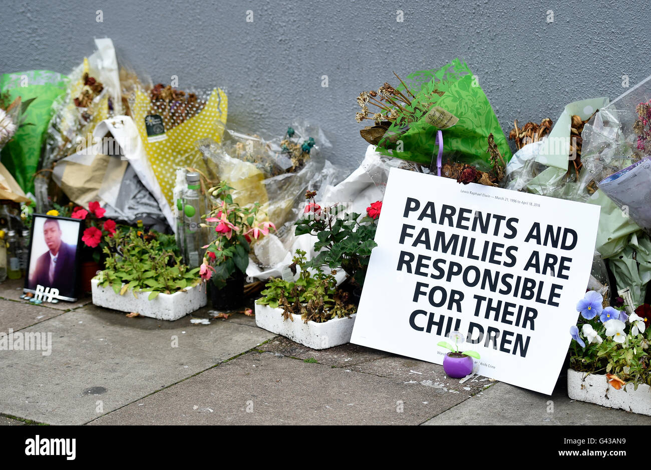 Amis et famille de lewis elwin Banque de photographies et d’images à ...