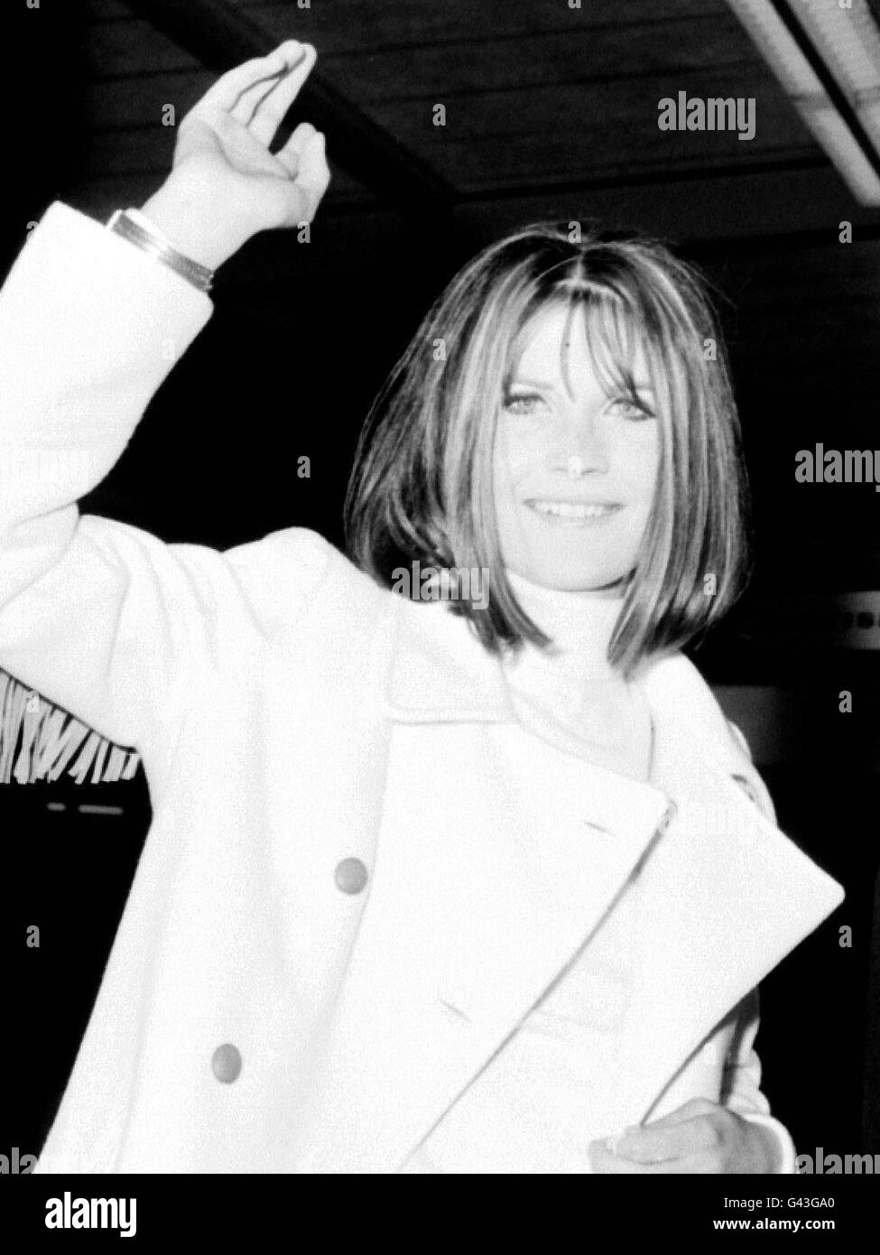 Singer sandie shaw Banque d'images noir et blanc - Alamy
