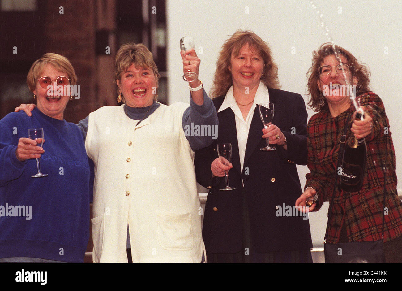 (G-D) Margie West, Philomena Kelly, Christine Winter et Maria Martinez ...