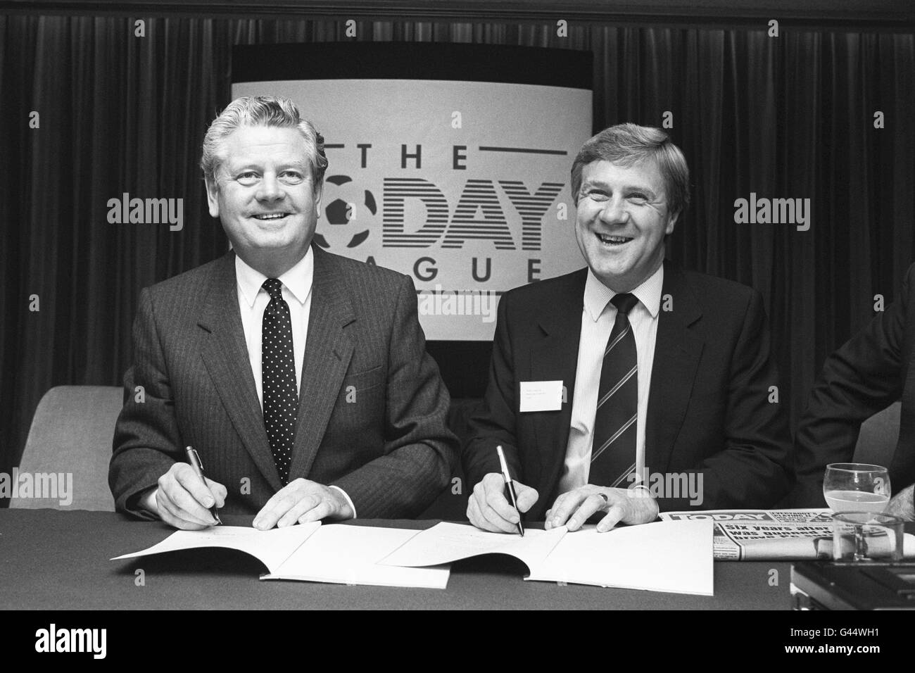 Contrat de parrainage Banque d'images noir et blanc - Alamy