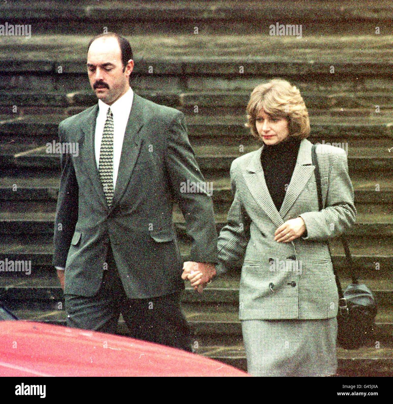 Bruce grobbelaar quitte la cour de winchester avec sa femme Banque de ...