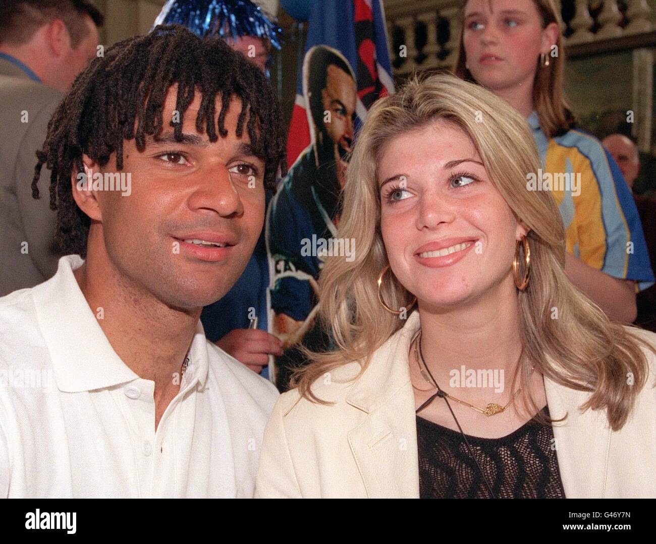Ruud Gullit, le directeur de Chelsea, et sa petite amie Estelle ...