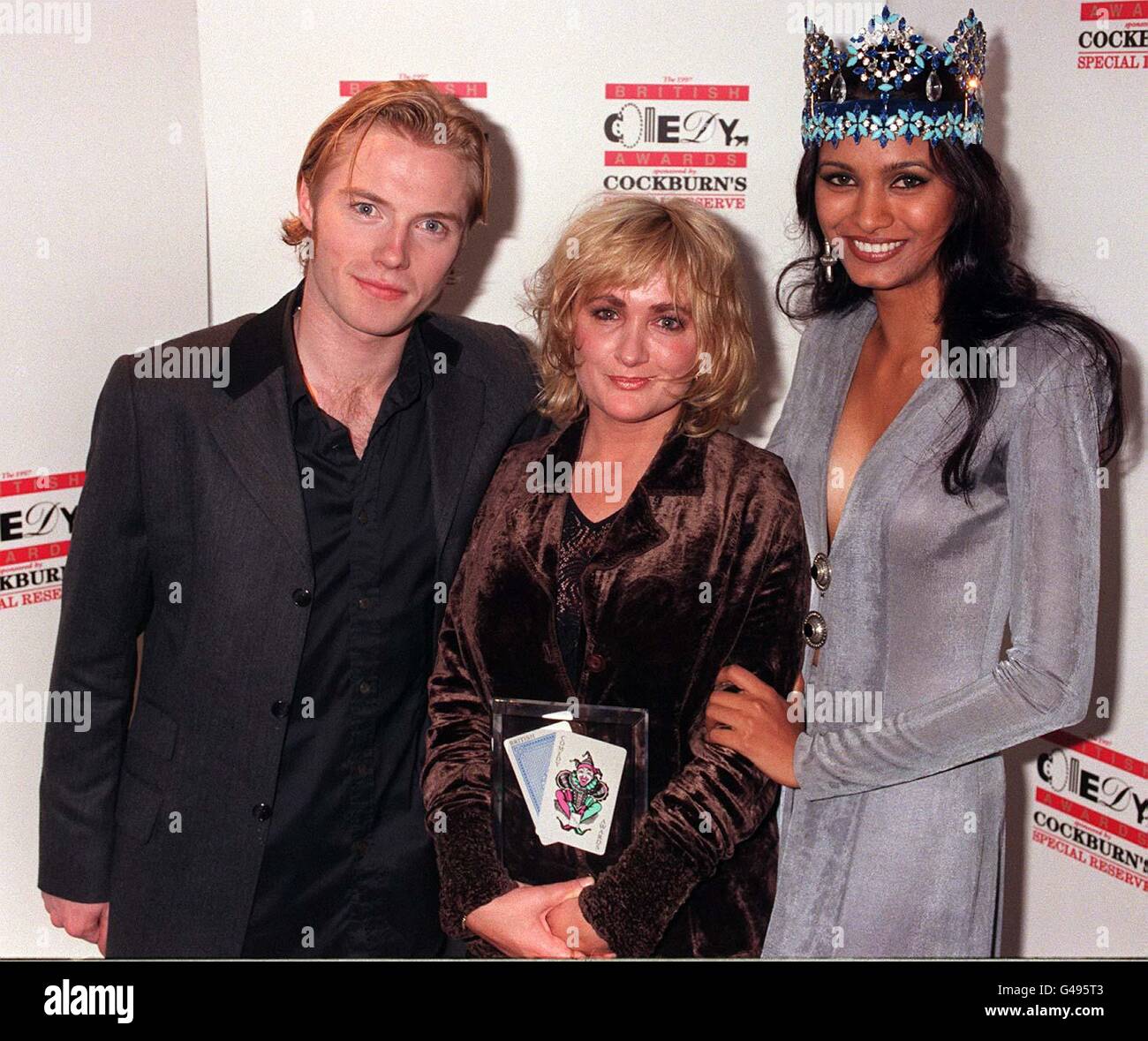 Caroline center pose avec boyzones ronan keating miss world diana ...