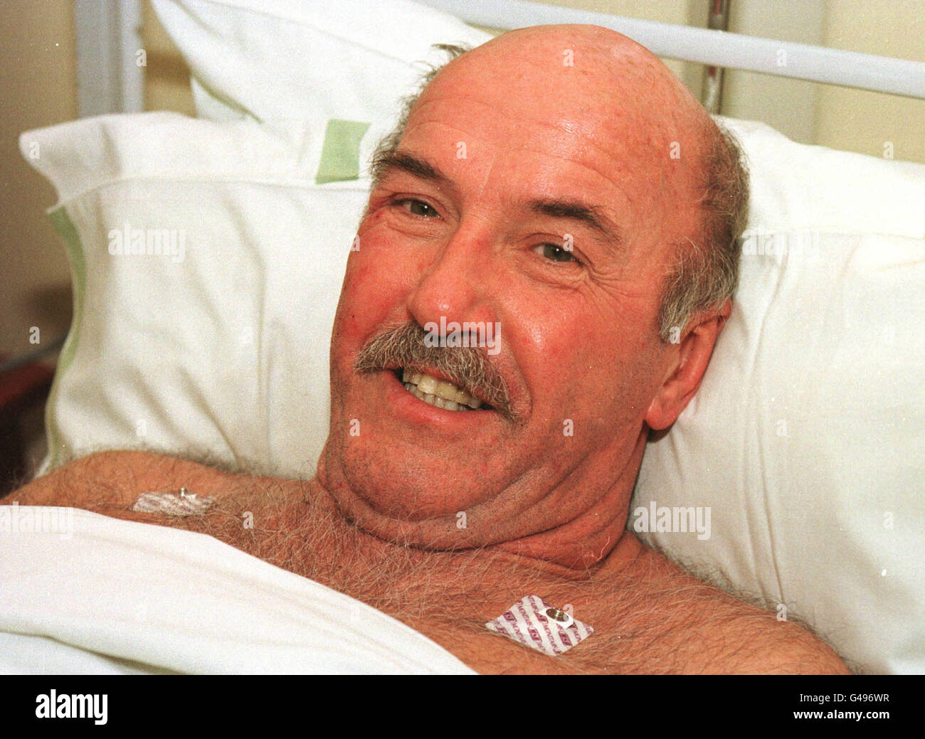 L'homme d'affaires Bren Jones s'assoit de son lit à l'hôpital Lincoln ...