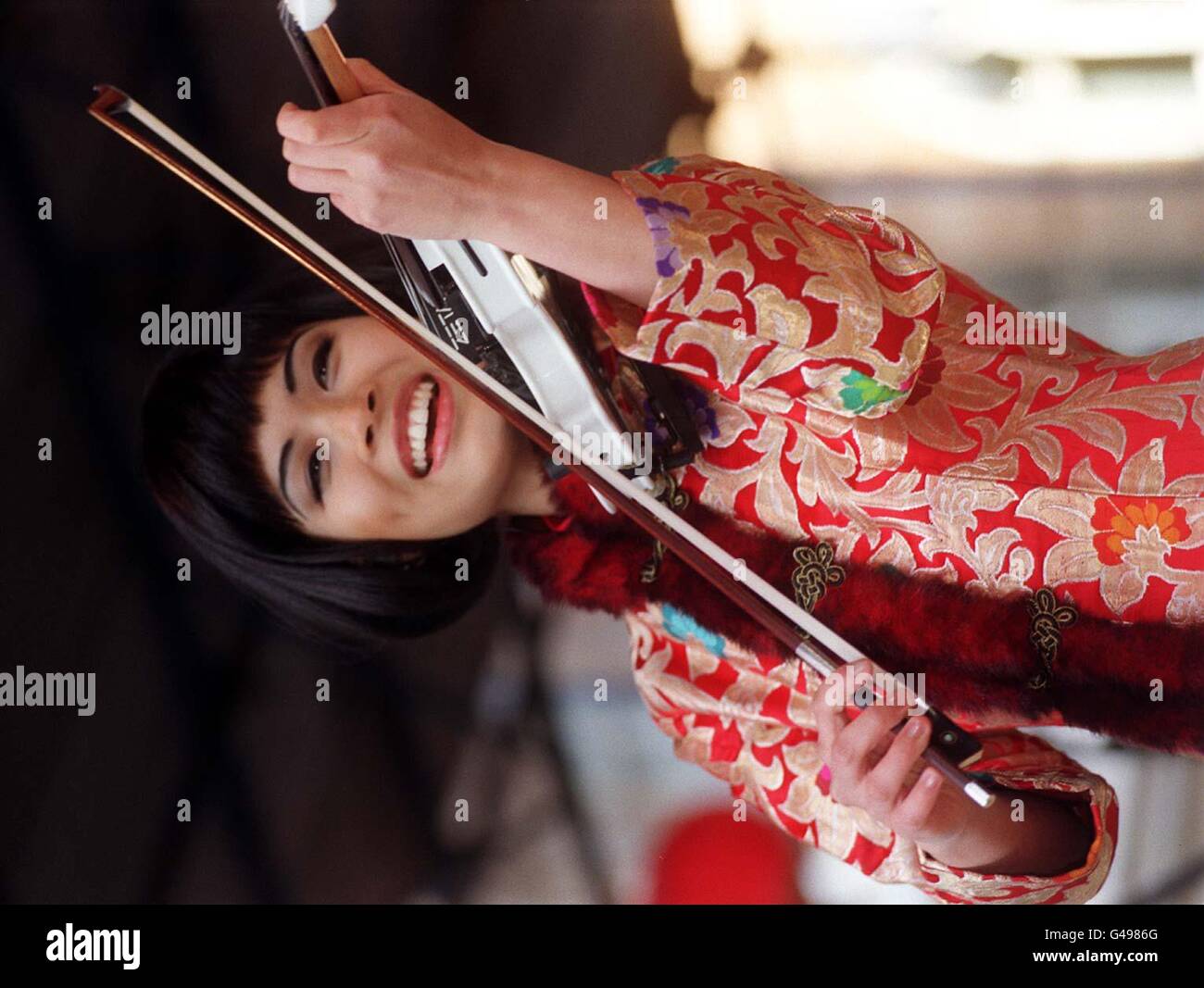 La violoniste de classe mondiale Vanessa Mae célèbre son nouvel album ...