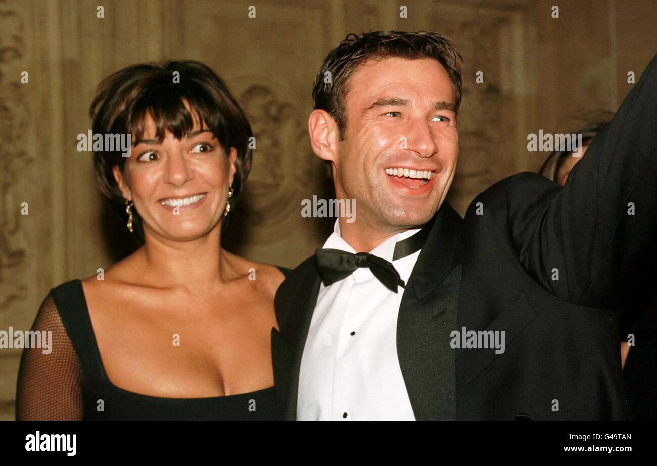 PA NEWS PHOTO 7/10/97 EMMERDALE STAR PAUL OPACIC AVEC COMPAGNON NON ...
