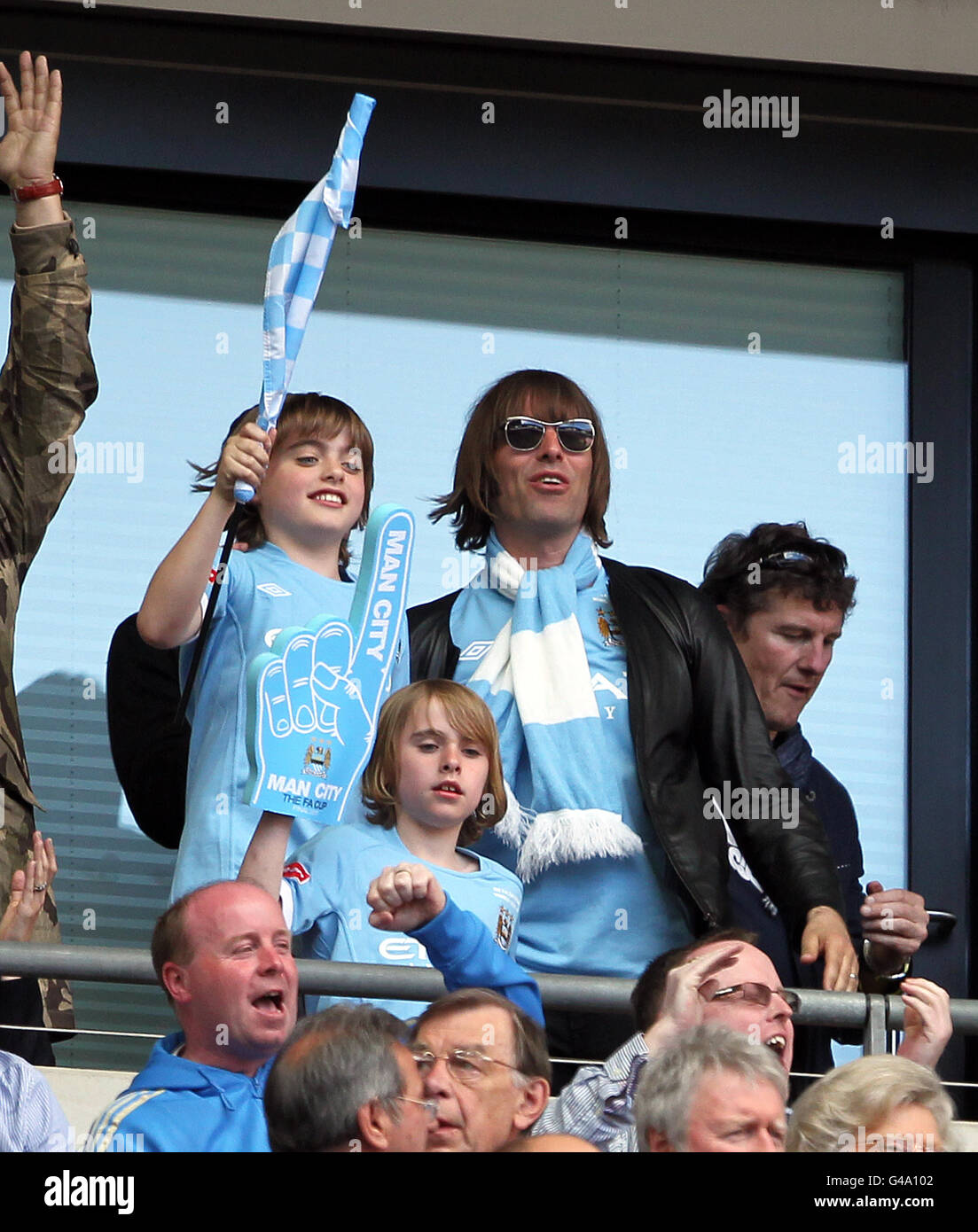 Liam gallagher juste dans les gradins Banque de photographies et d ...