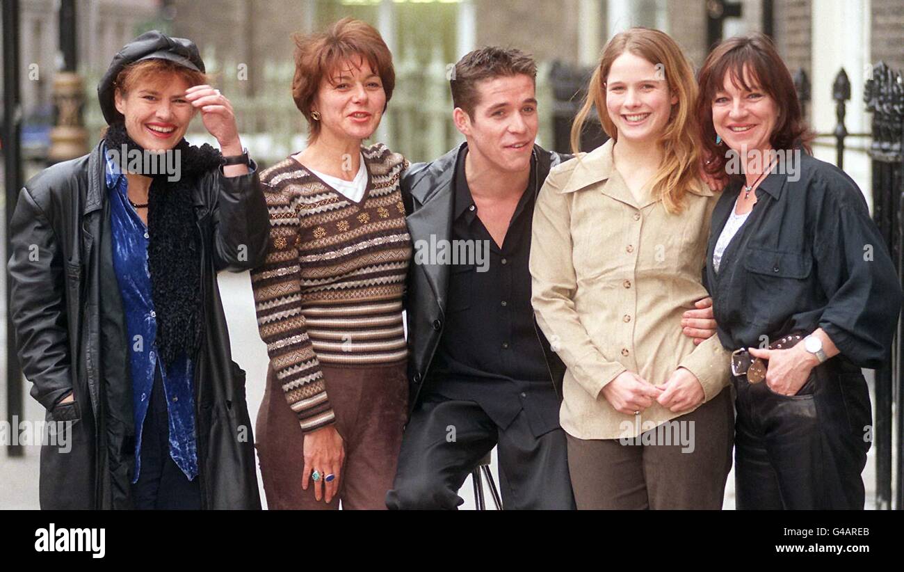 Les costars Denise Black (à gauche), Barbara Flynn (2e à gauche) et ...